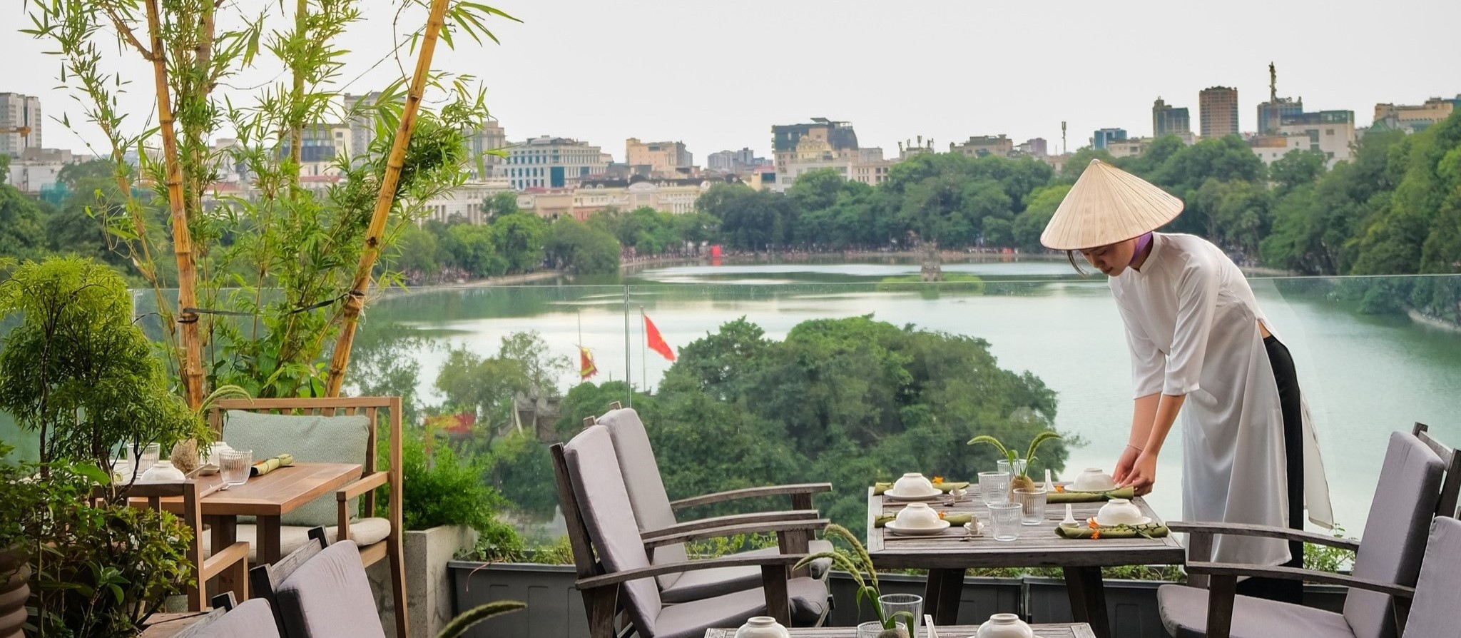 Cau Go Authentic Vietnamese Cuisine - Best View of Hoan Kiem Lake