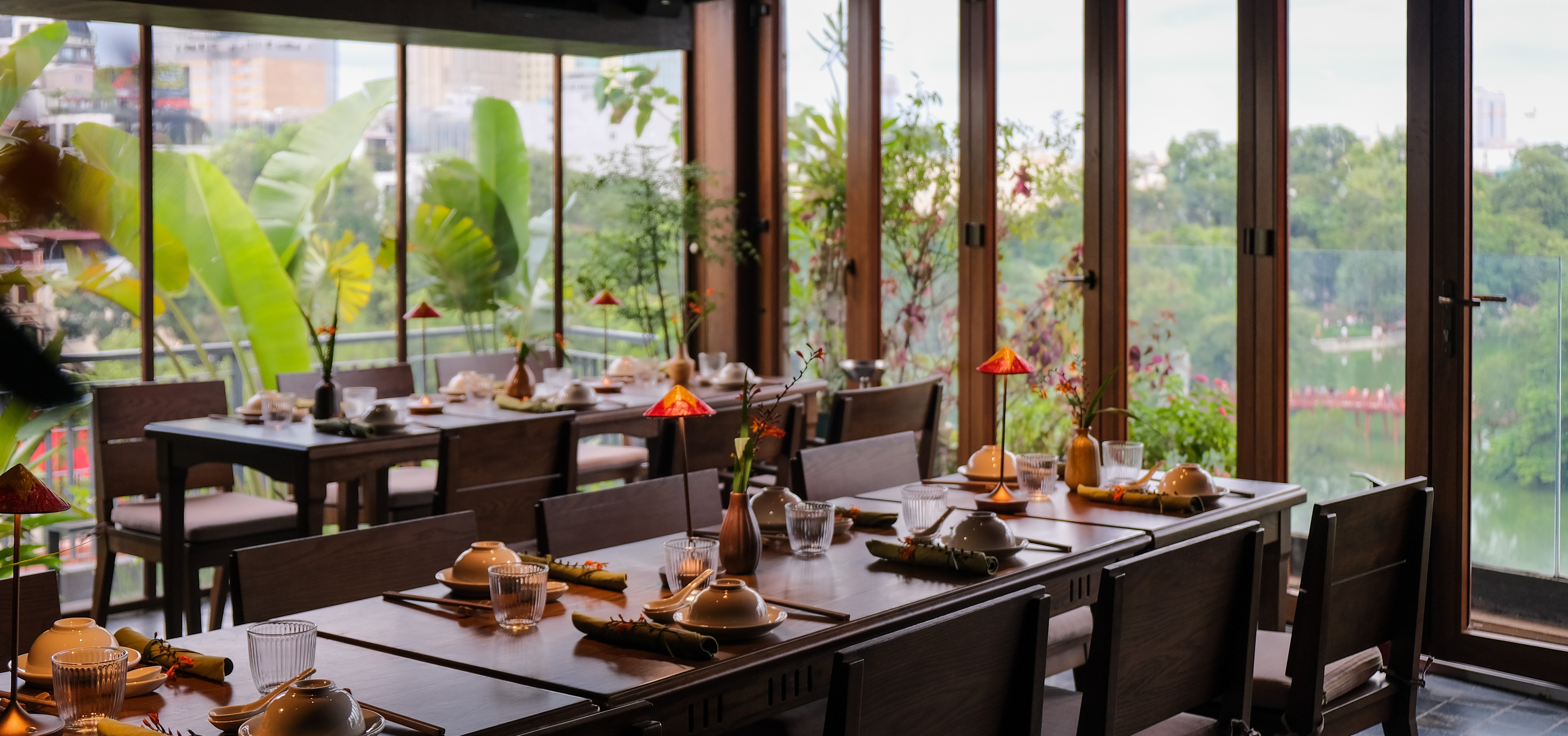 Cau Go Authentic Vietnamese Cuisine - Best View of Hoan Kiem Lake